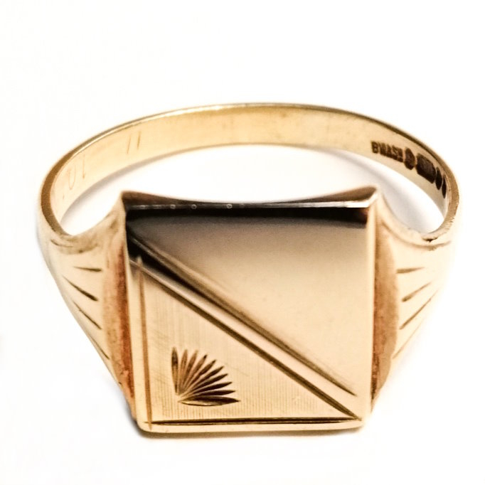 9ct Gold Square Patterned Signet Ring (London 1968) - G Davison & Sons ...